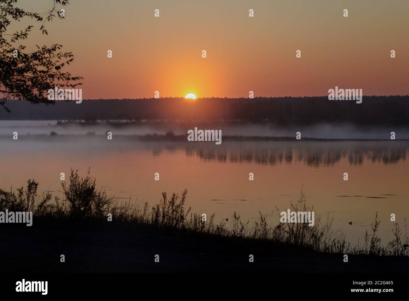Beauty sunrise morning dawn water hi-res stock photography and images ...