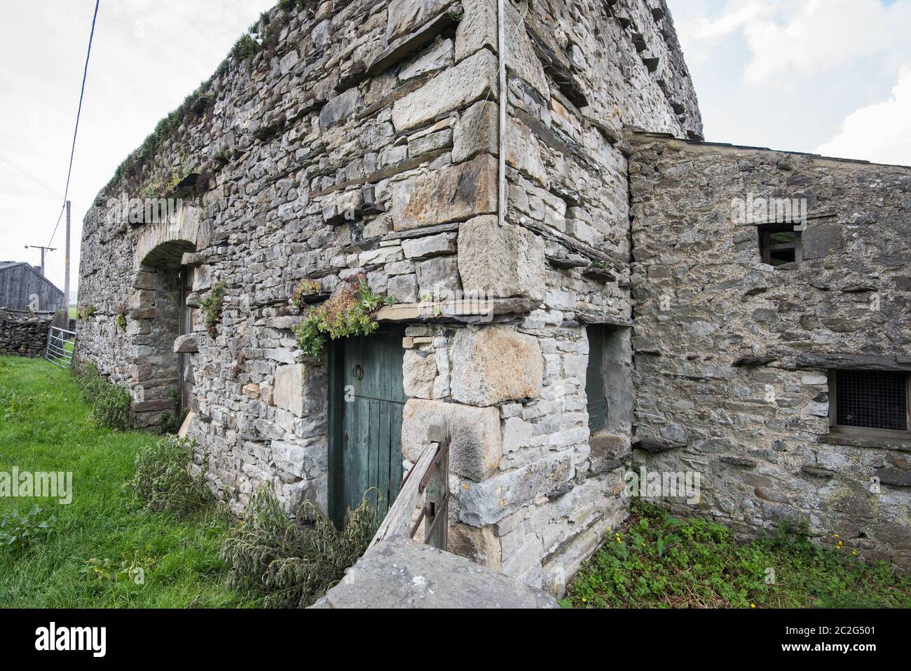 Yorkshire stone barn Stock Photo - Alamy