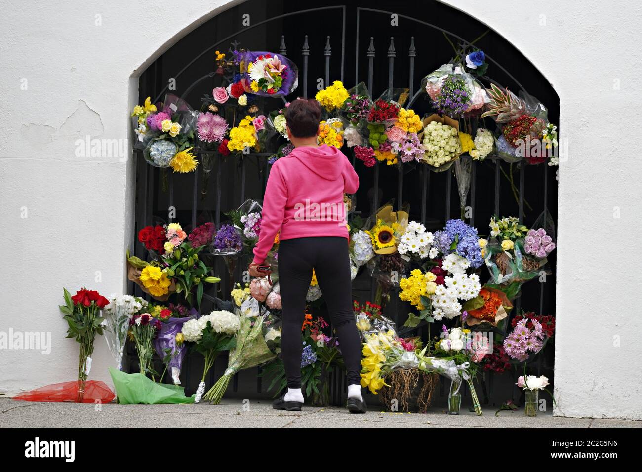 Crime murder flowers floral tribute hi-res stock photography and images ...