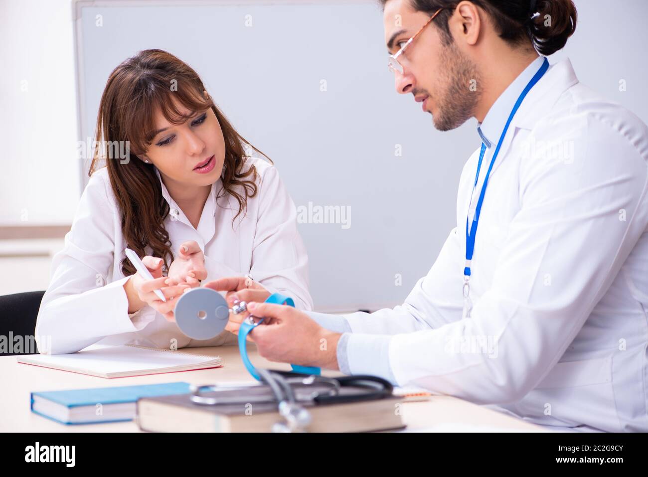 Medical students in the classroom college Stock Photo - Alamy