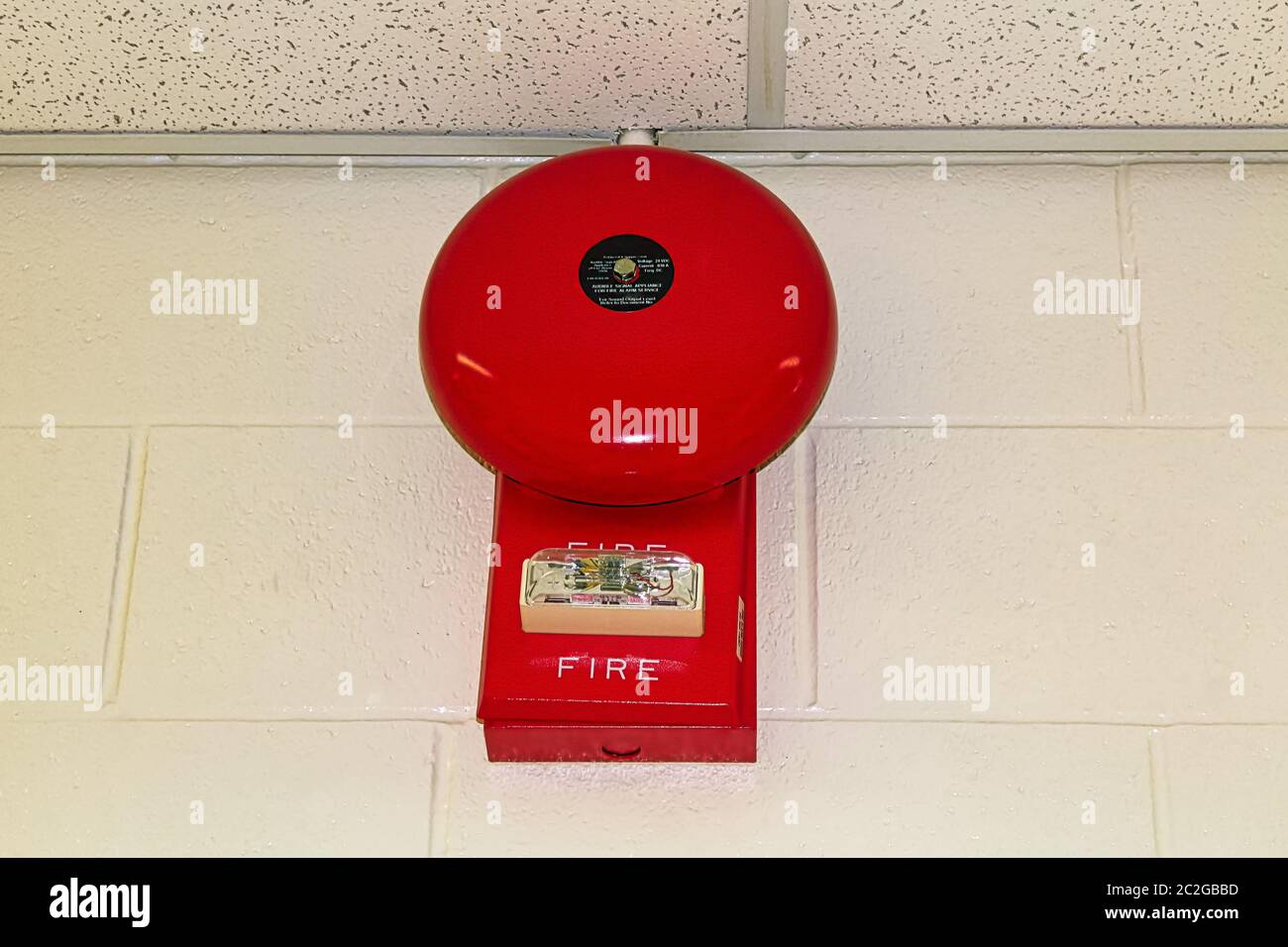 Wall mounted red fire alarm hi-res stock photography and images - Alamy
