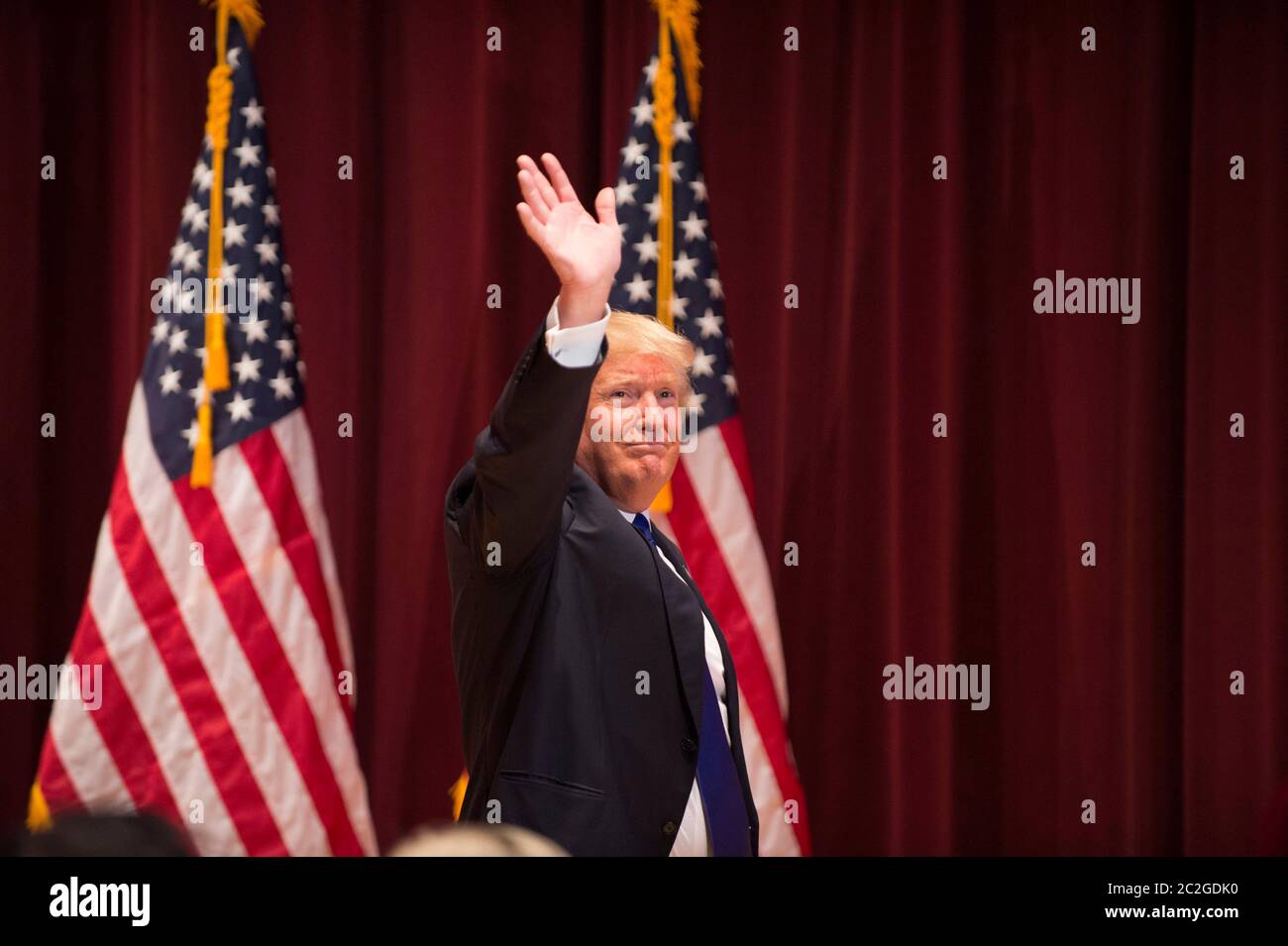 Crowd of veterans hi-res stock photography and images - Alamy
