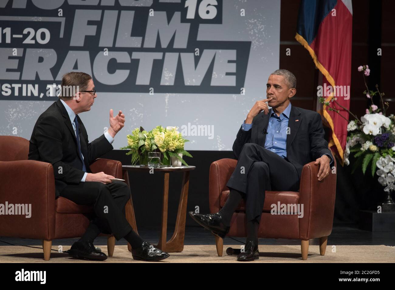 Interviewer gestures hi-res stock photography and images - Alamy