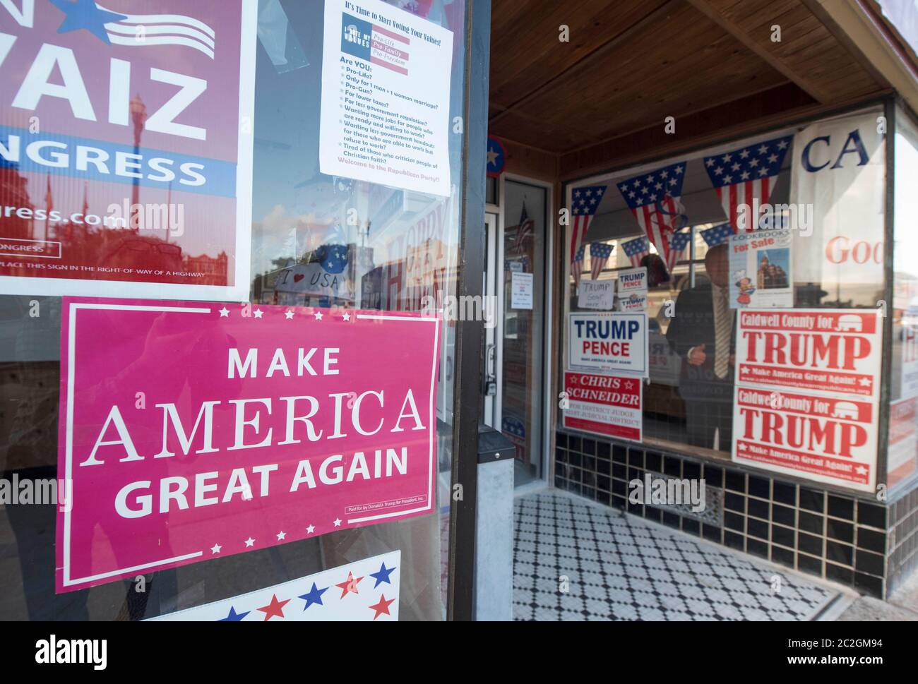 Campaign signs storefront hi-res stock photography and images - Alamy
