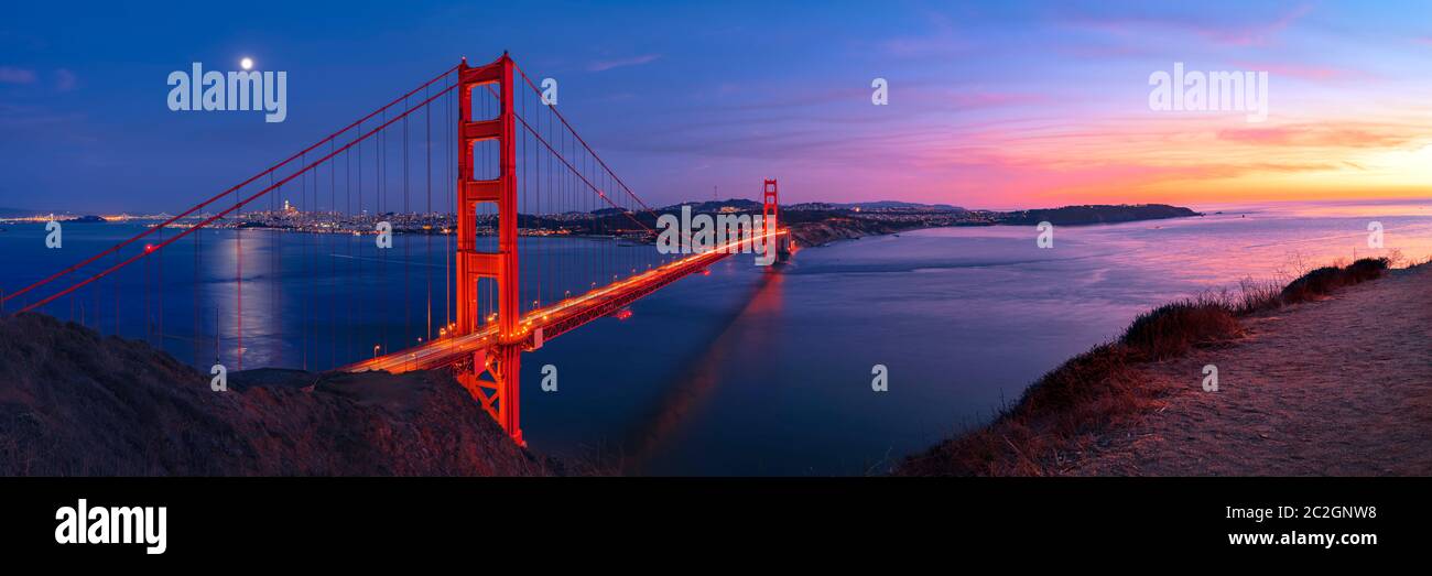 Moon gate bridge hi-res stock photography and images - Alamy