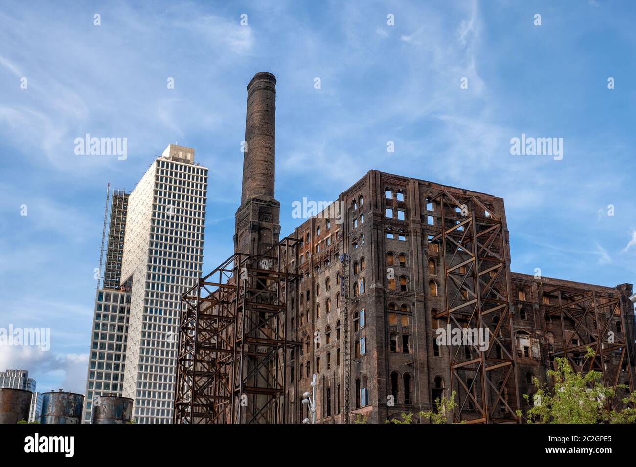 Domino Park in Williamsburg Brooklyn, Old sugar factory Stock Photo - Alamy