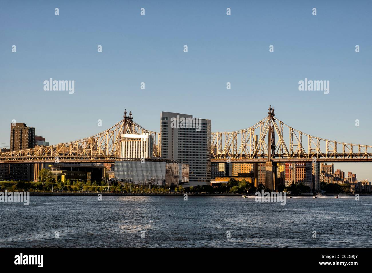 Long island city bridge hi-res stock photography and images - Alamy
