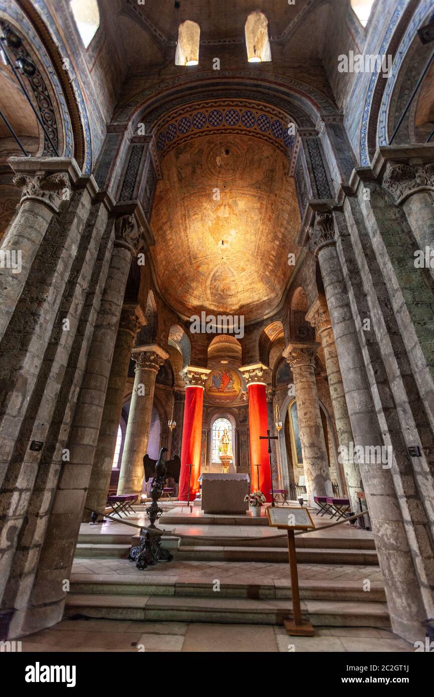 Altar and romanesque frescoes hi-res stock photography and images - Alamy