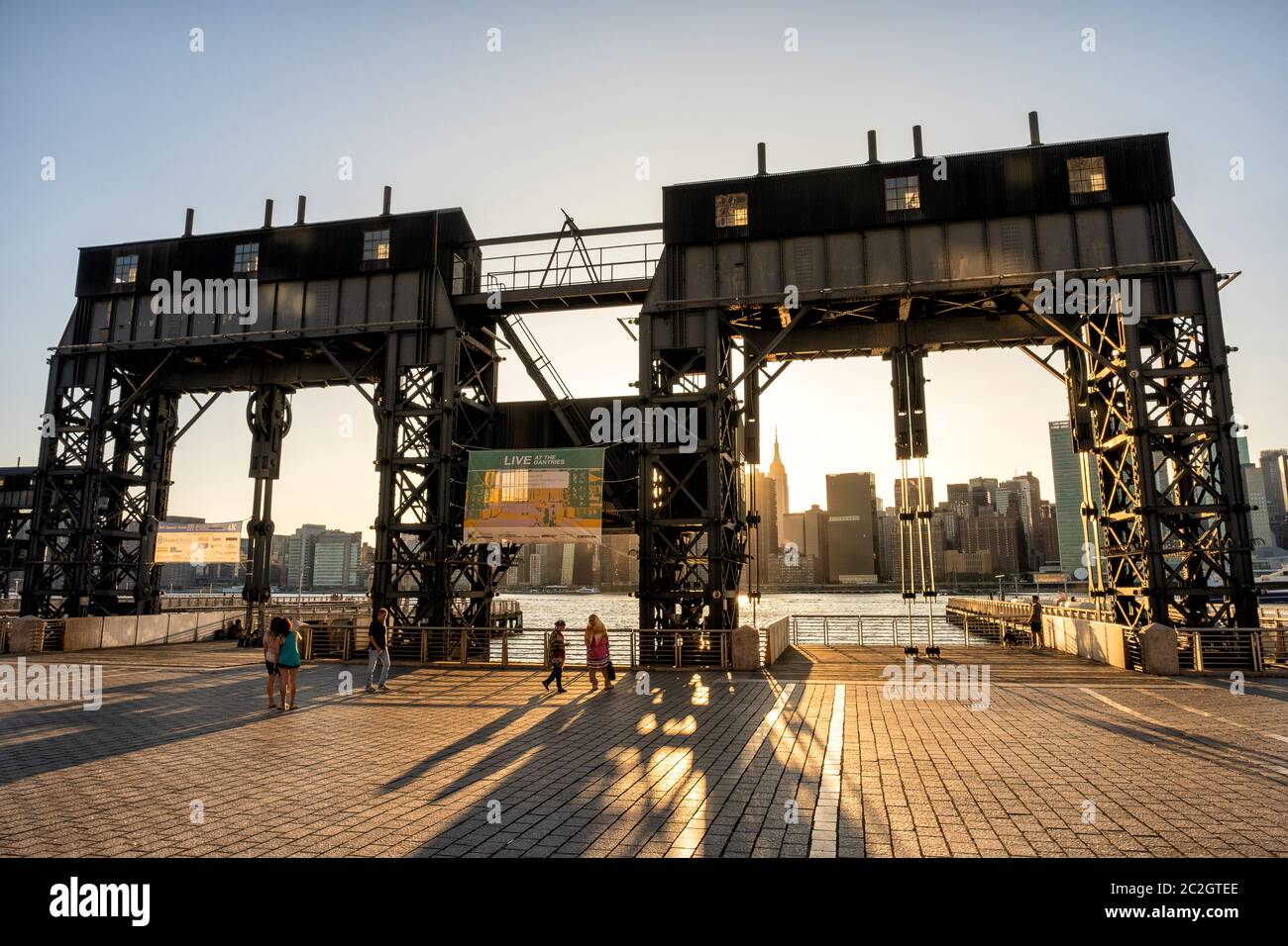 Gantry sign hi-res stock photography and images - Alamy