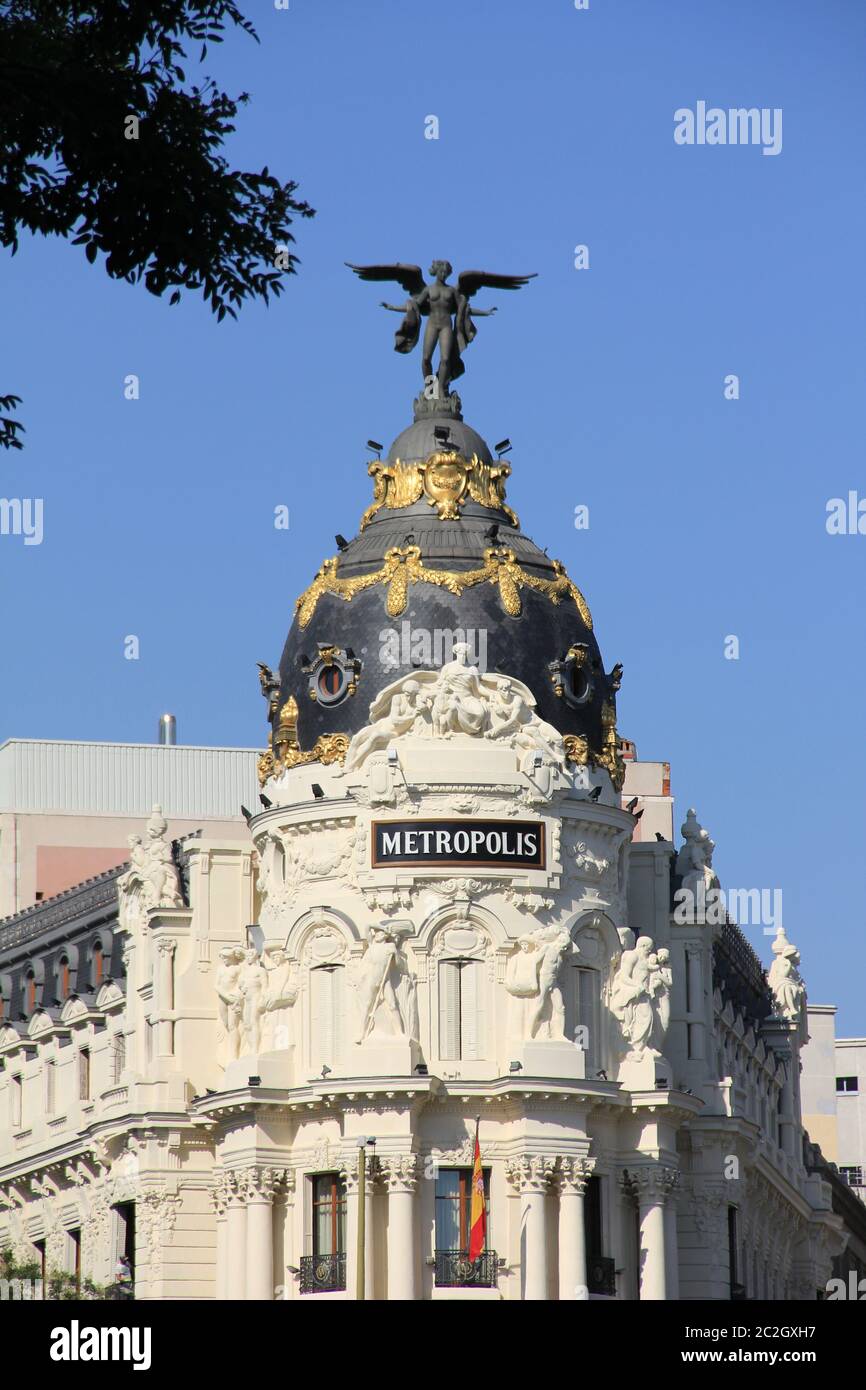 Edificio metropolis madrid spain on hi-res stock photography and images ...