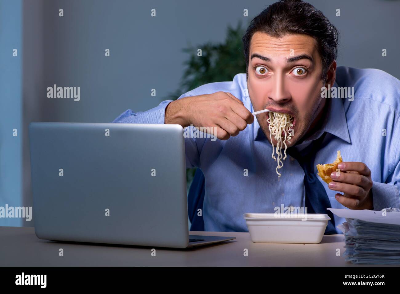 Fast food employee at night hi-res stock photography and images - Alamy