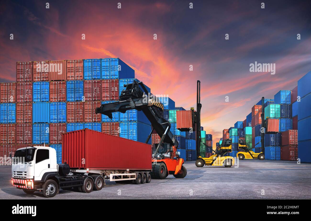 Forklift lifting box hi-res stock photography and images - Alamy