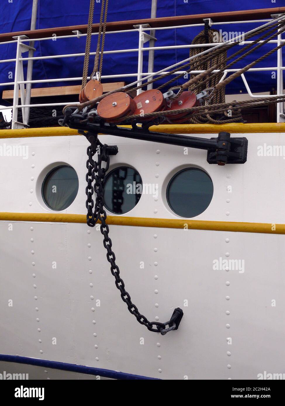 Ship railing hi-res stock photography and images - Alamy
