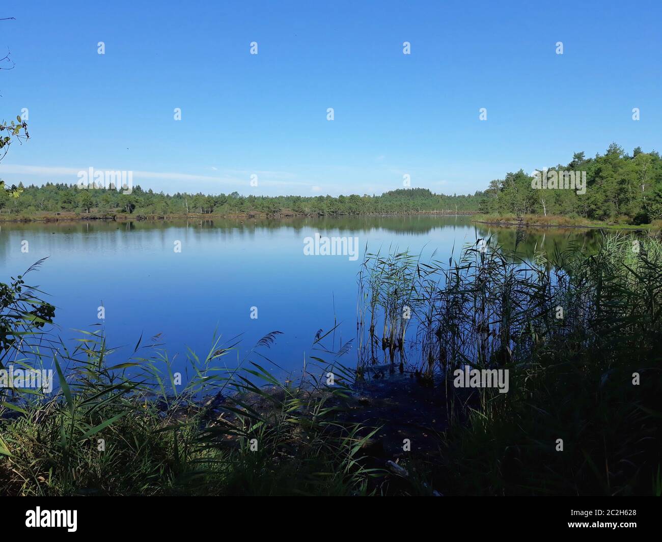 Deep blue lake hi-res stock photography and images - Alamy