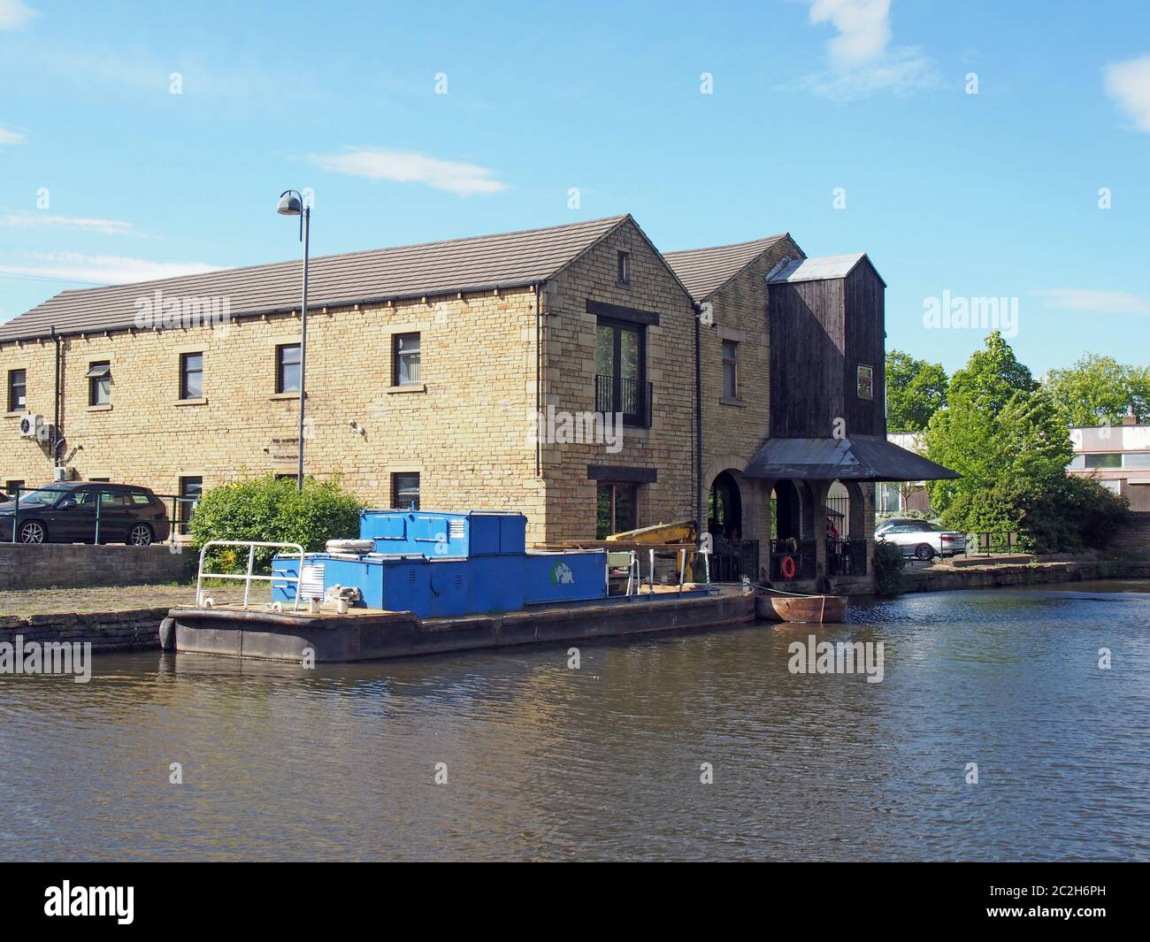 Buildings around canal basin hi-res stock photography and images - Alamy