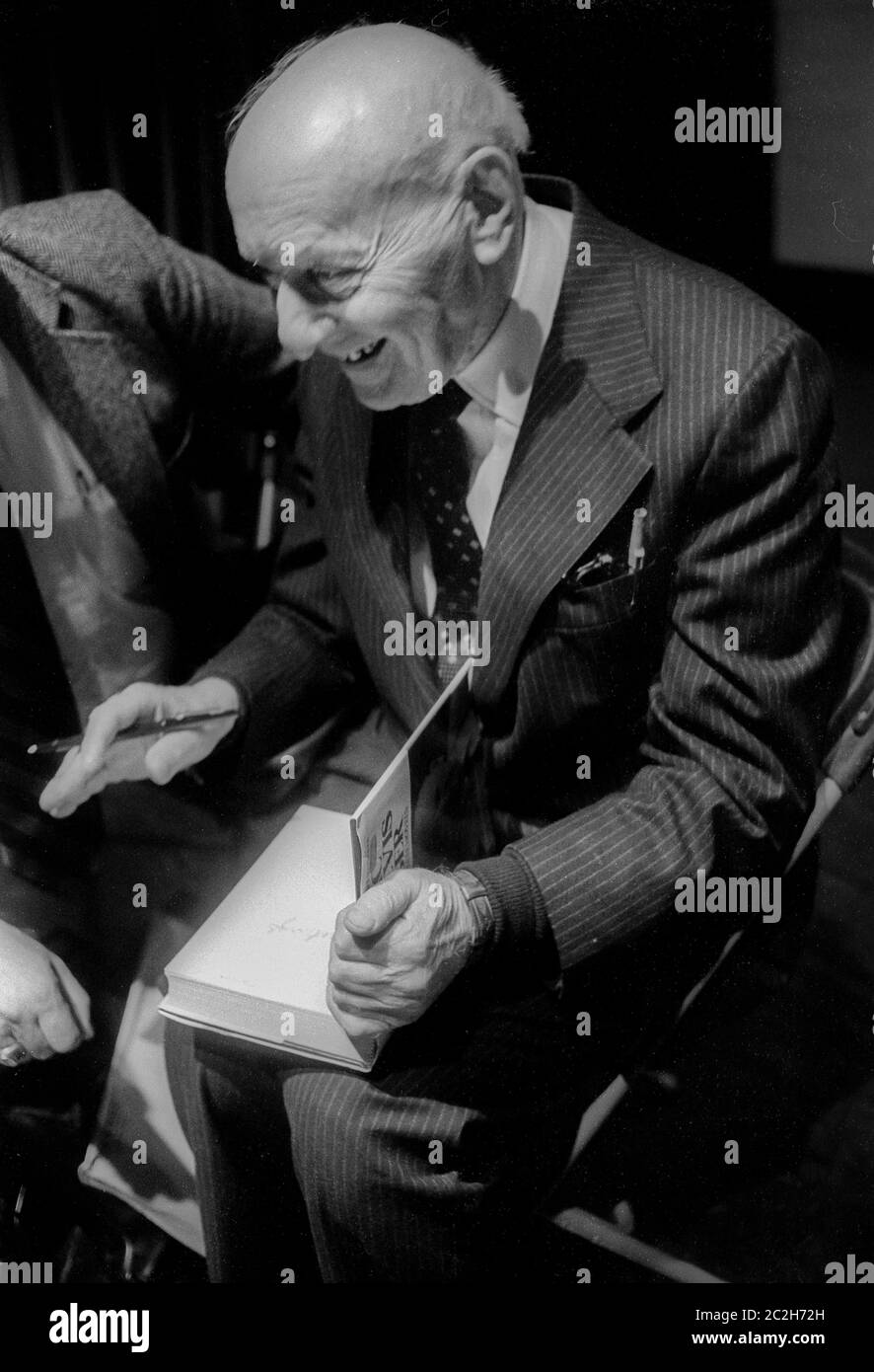 Isaac Bashevis Singer speaking at Brandeis University in MA in 1985 ...