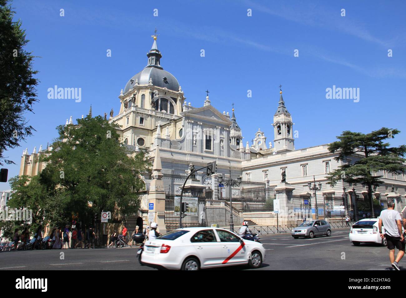 Virgen de la almudena madrid hi-res stock photography and images - Alamy