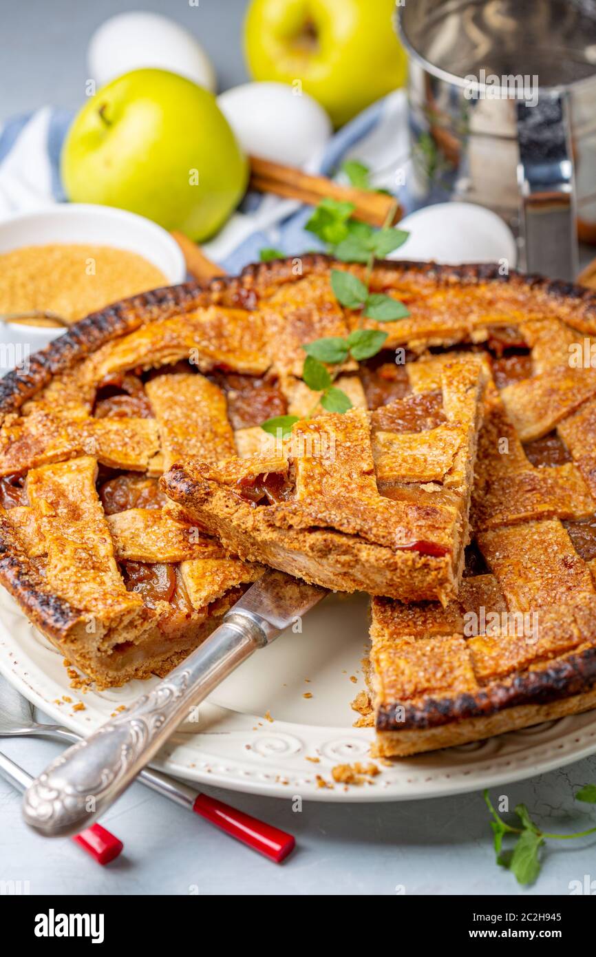 Sliced apple pie hi-res stock photography and images - Alamy