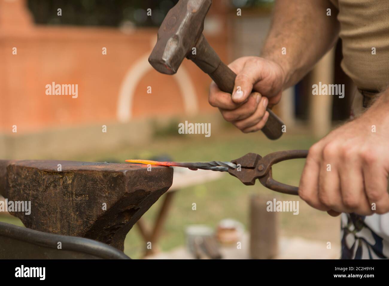 Antique anvil hi-res stock photography and images - Alamy