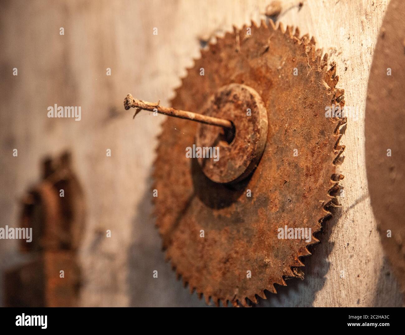 Old rusty circular saw a wall background. Close up Stock Photo - Alamy