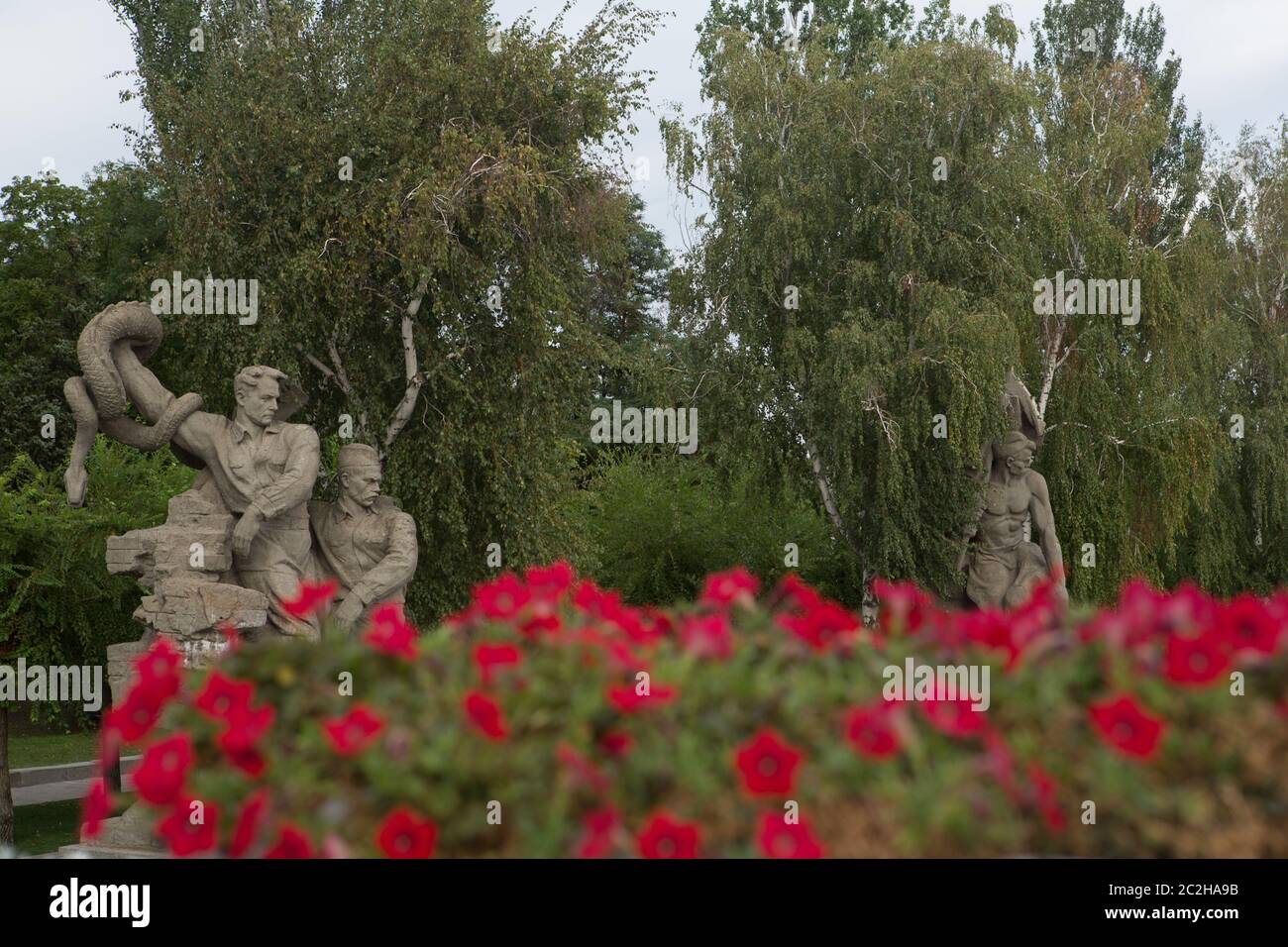 Volgograd, Russia : The sculptural group Warriors kill a hydra and ...