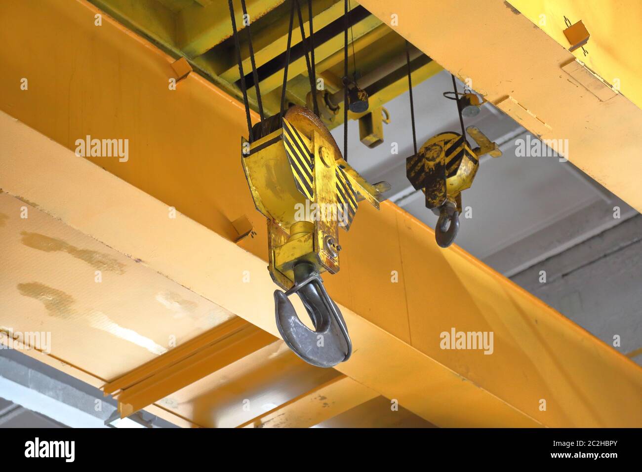 Lifting steel girder beam hi-res stock photography and images - Alamy