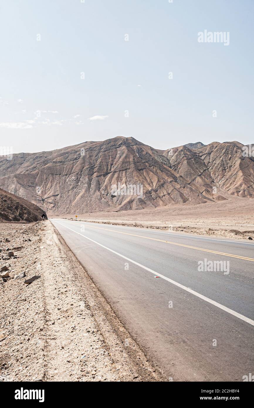 Desert landscape in northern peru hi-res stock photography and images ...