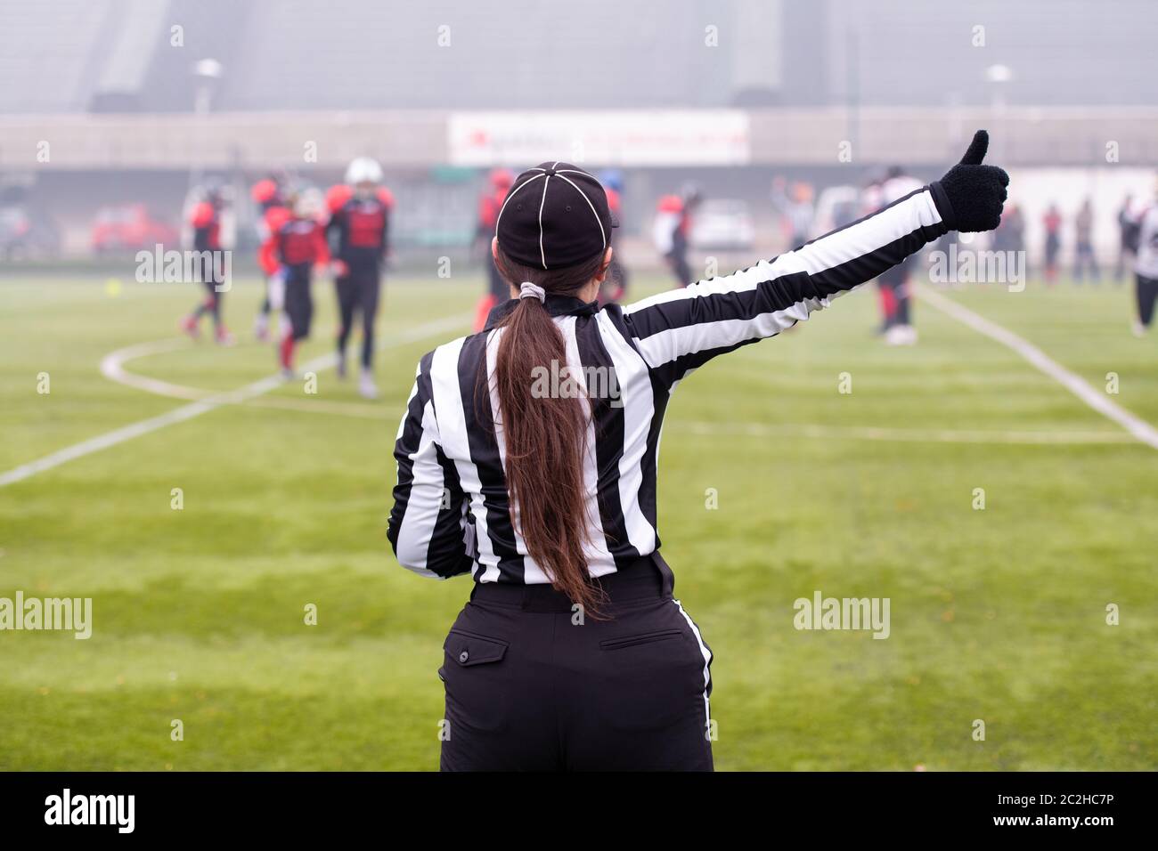 Female referee football match hi-res stock photography and images - Alamy