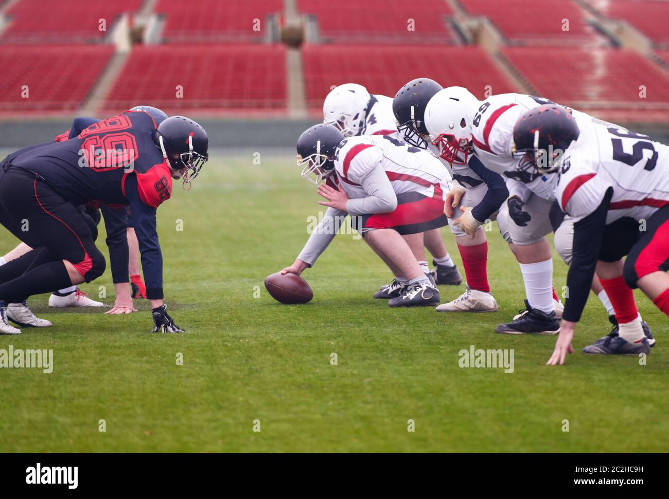 American football players ready hi-res stock photography and images - Alamy