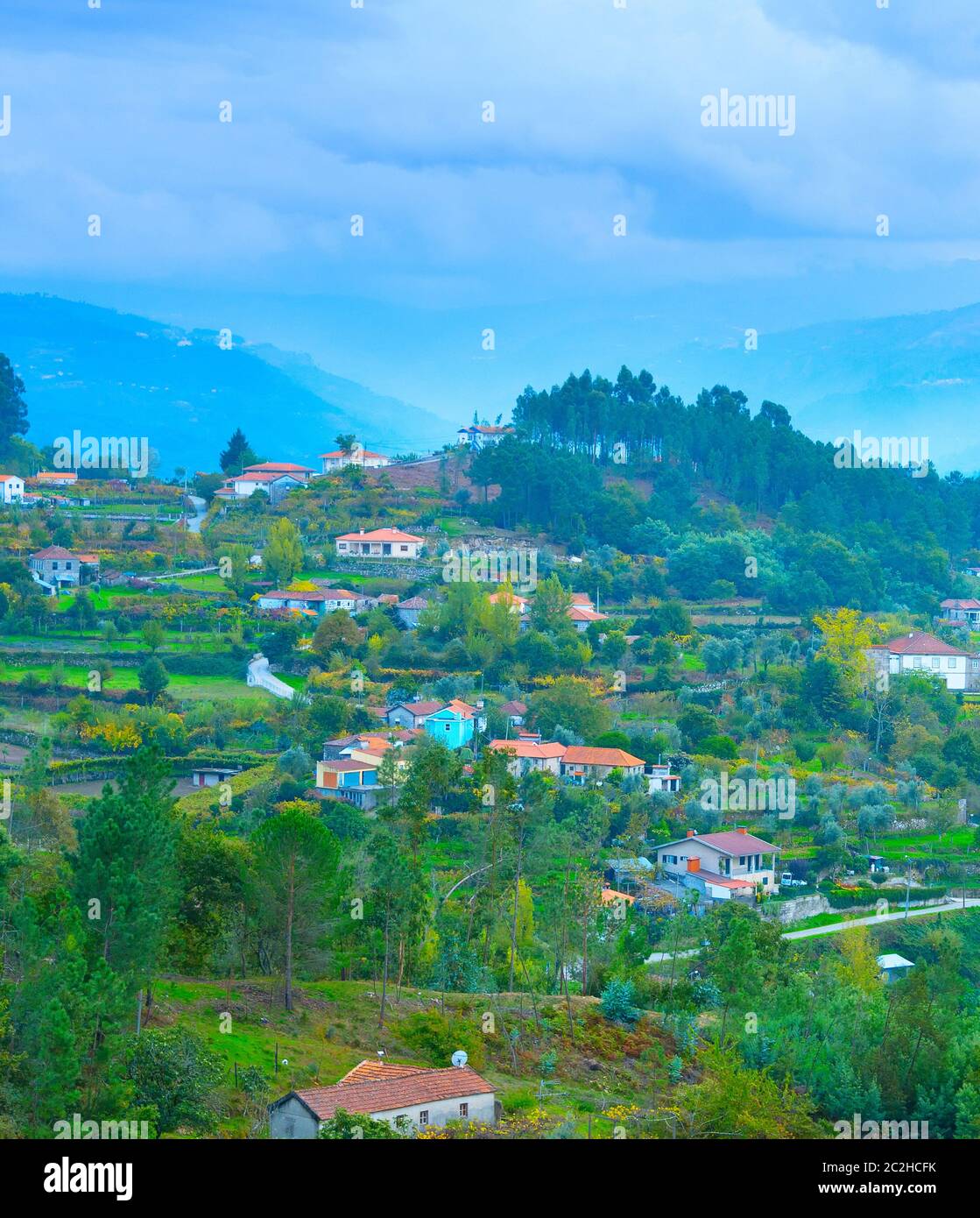 River valley village hi-res stock photography and images - Alamy