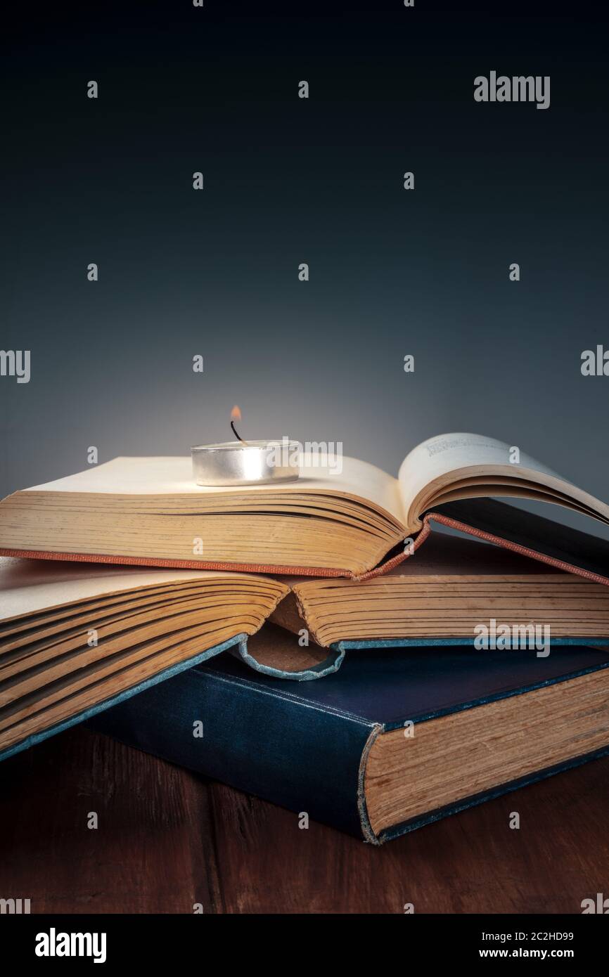 Burning a stack of books hi-res stock photography and images - Alamy