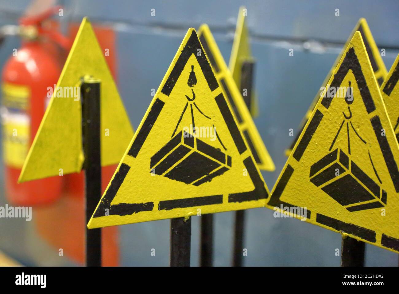Warning sign for lifting and moving goods Stock Photo - Alamy