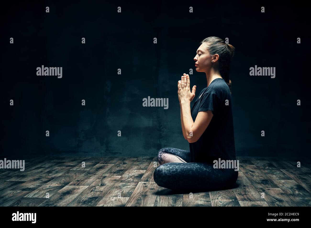 Namaste yoga pose hi-res stock photography and images - Alamy