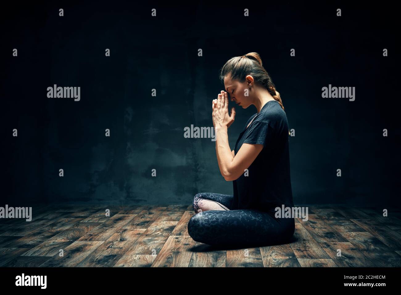 Namaste yoga pose hi-res stock photography and images - Alamy