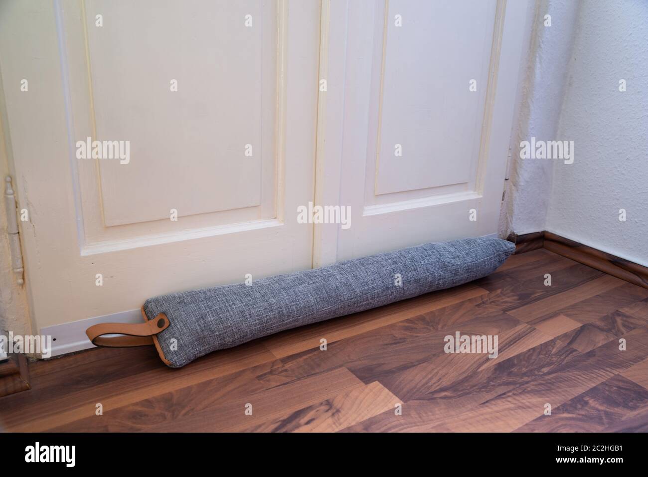 Gap under door hi-res stock photography and images - Alamy
