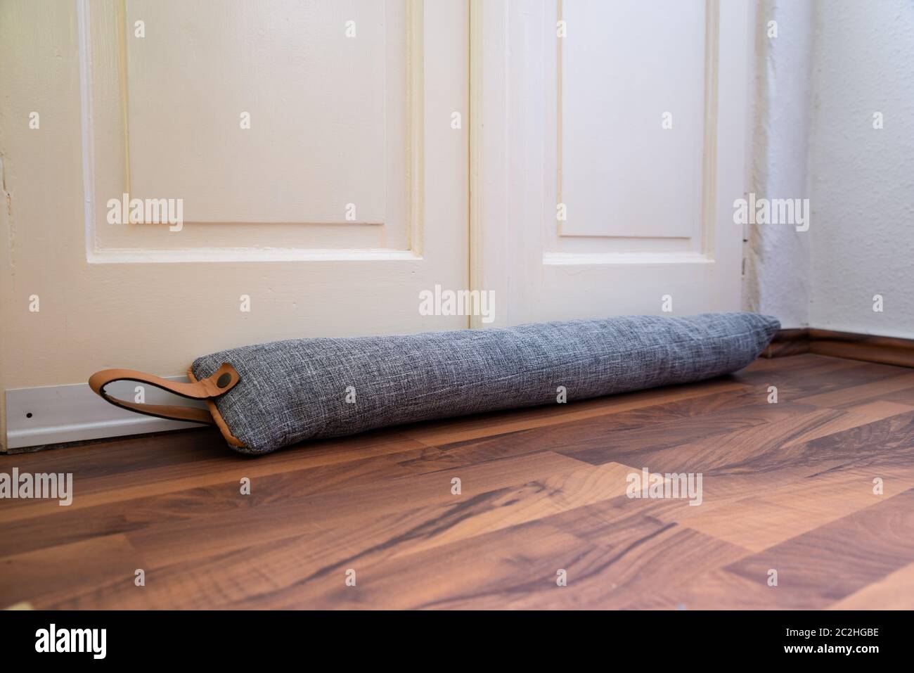 Gap under door hi-res stock photography and images - Alamy