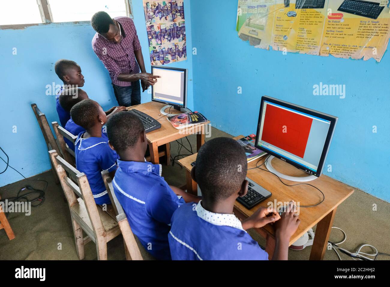 Teacher students africa computer hi-res stock photography and images ...