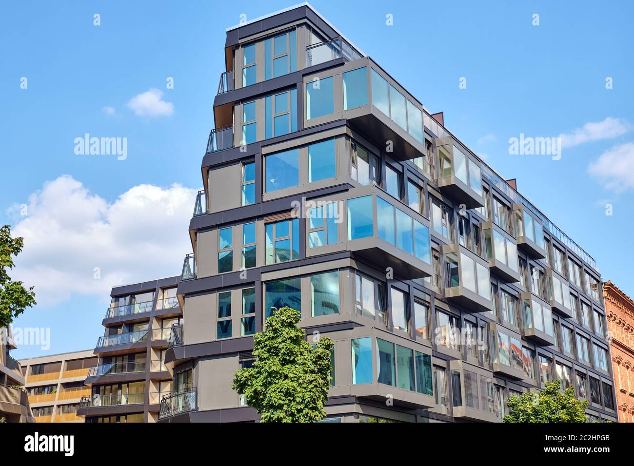 Grey townhouse hi-res stock photography and images - Alamy