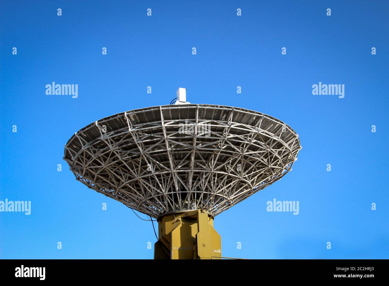 Satellite dish radar antenna hi-res stock photography and images - Alamy