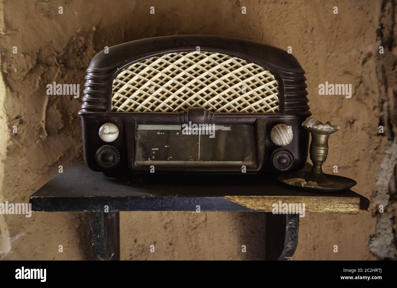 Vintage radio receiver detail hi-res stock photography and images - Alamy