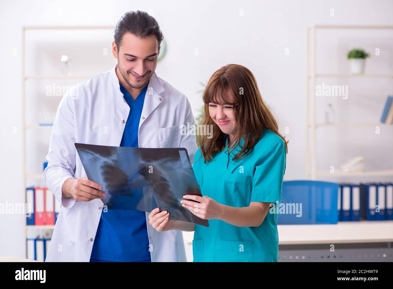Colleagues discussing in mri hi-res stock photography and images - Alamy