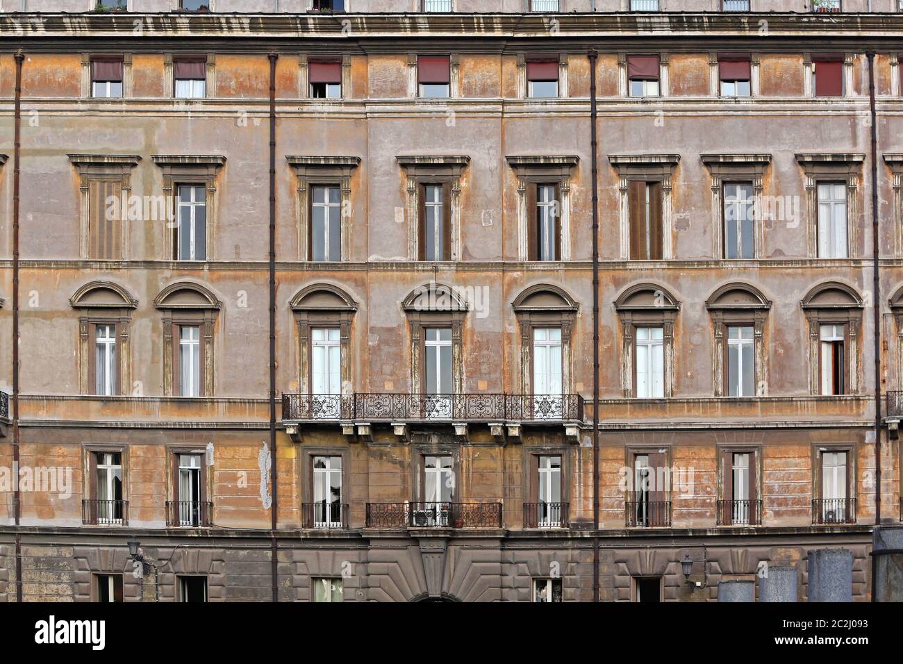 Residential building in rome hi-res stock photography and images - Alamy