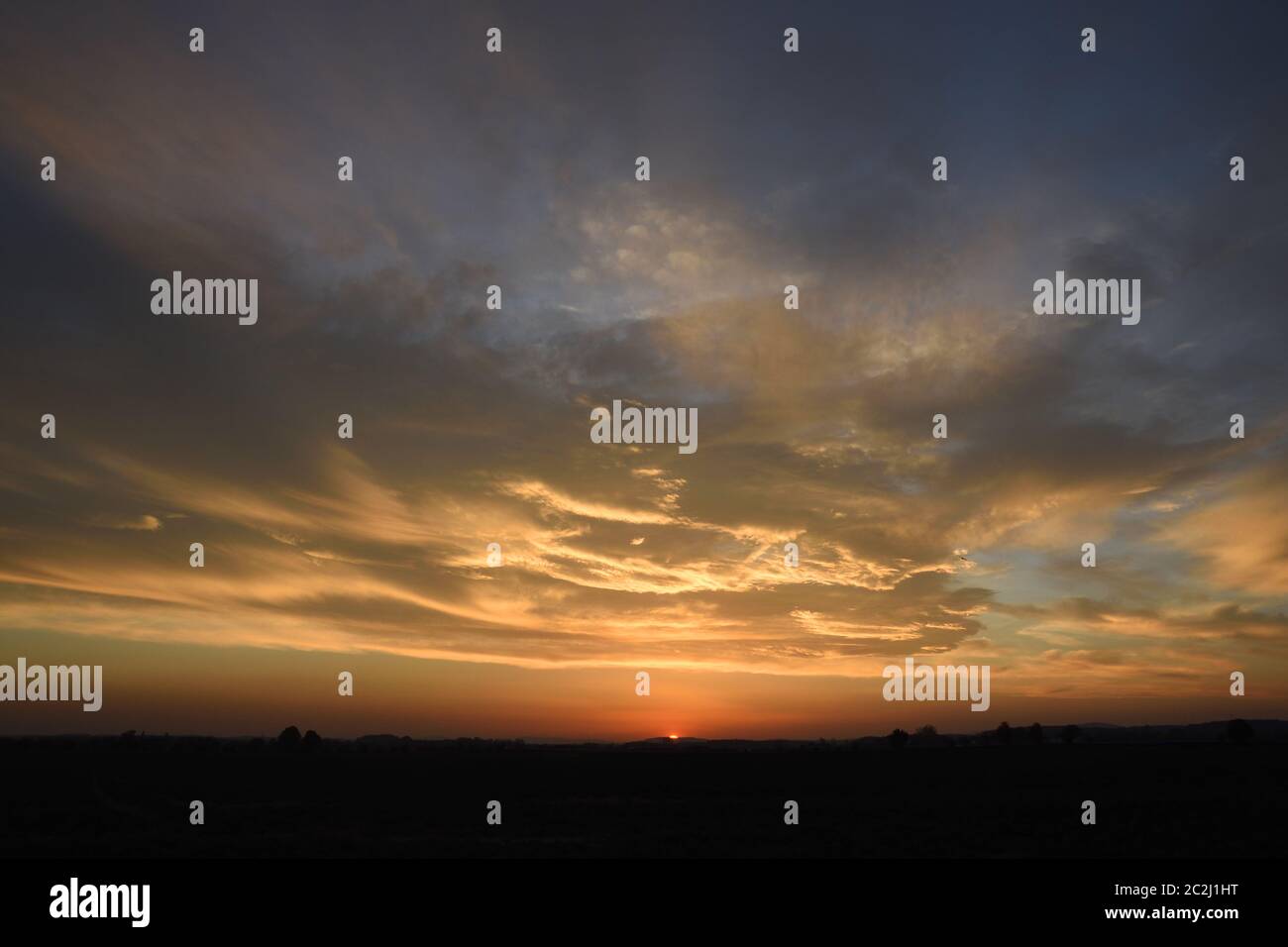 Dramatic sunrise colors hi-res stock photography and images - Alamy