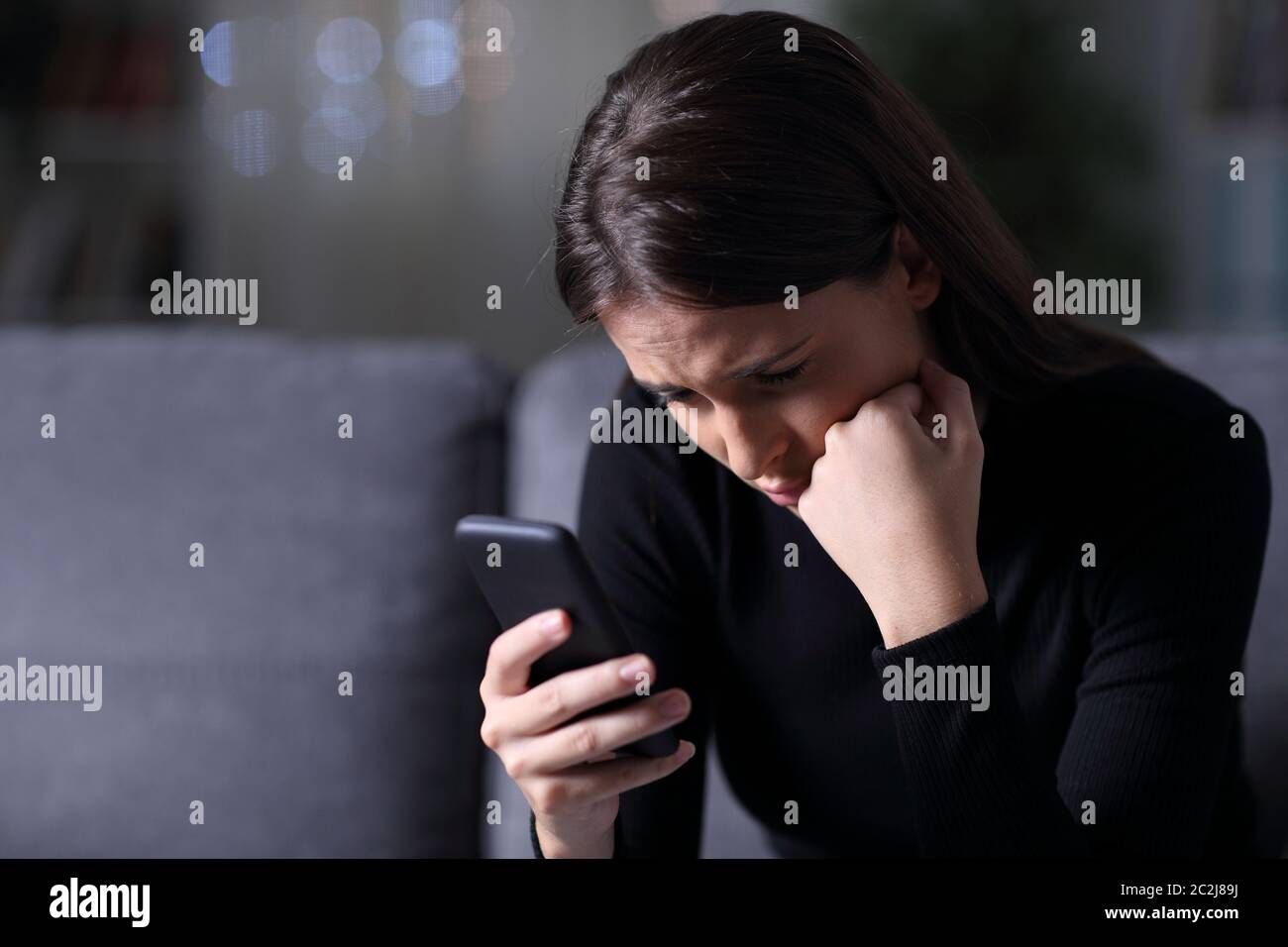 Teenage girl phone crying hi-res stock photography and images - Alamy