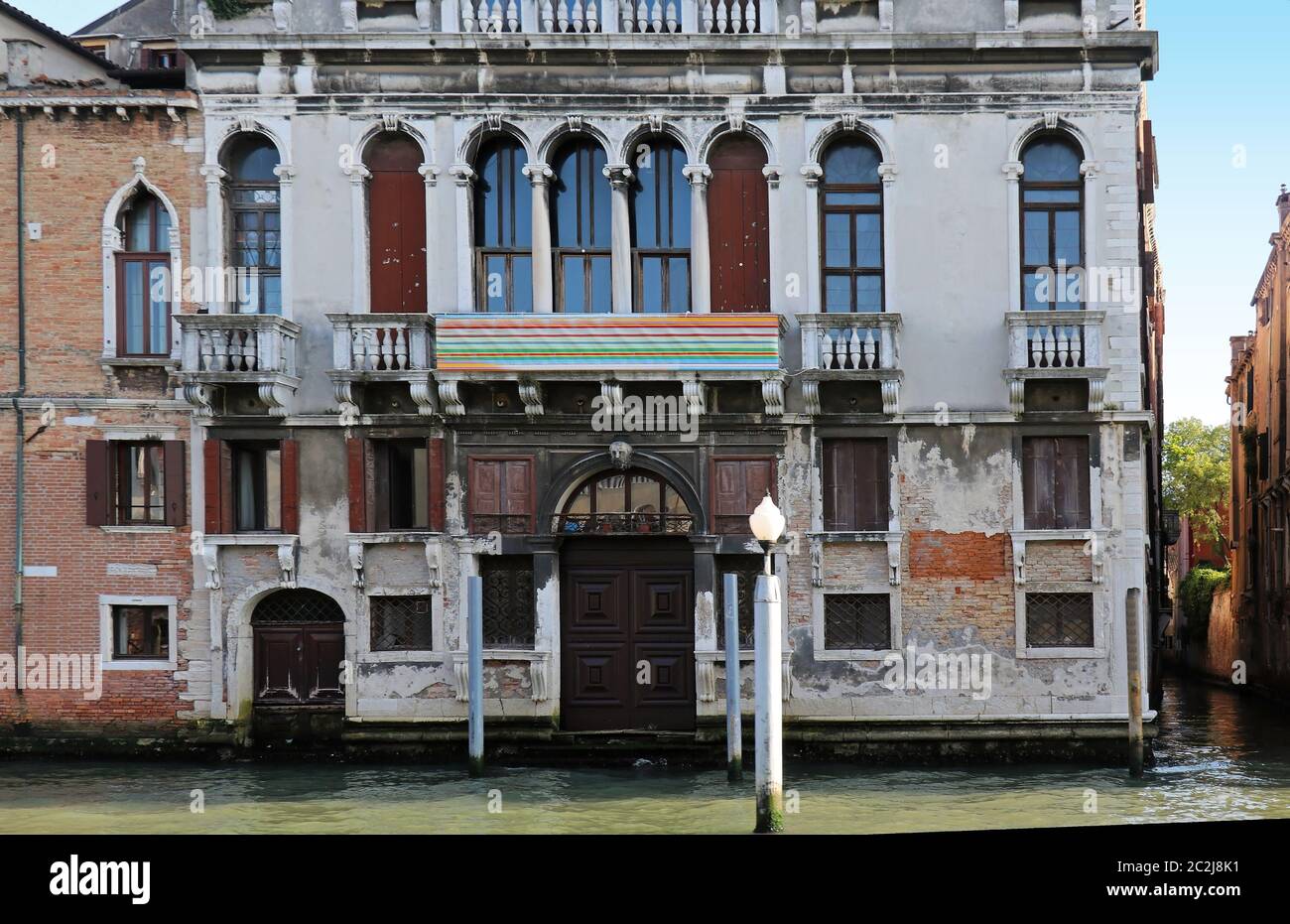 Old vintage house in Venice Grand canal Stock Photo - Alamy