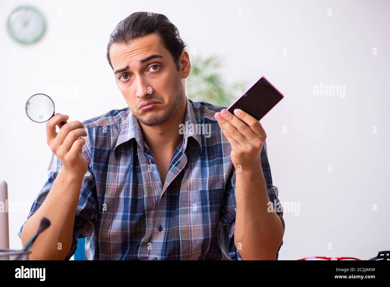 Confused looking computer technician hi-res stock photography and ...