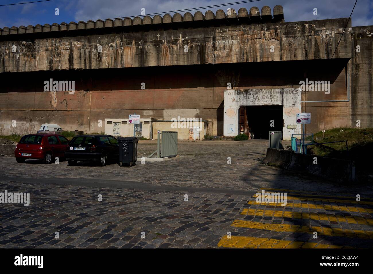 Submarine pen hi-res stock photography and images - Alamy