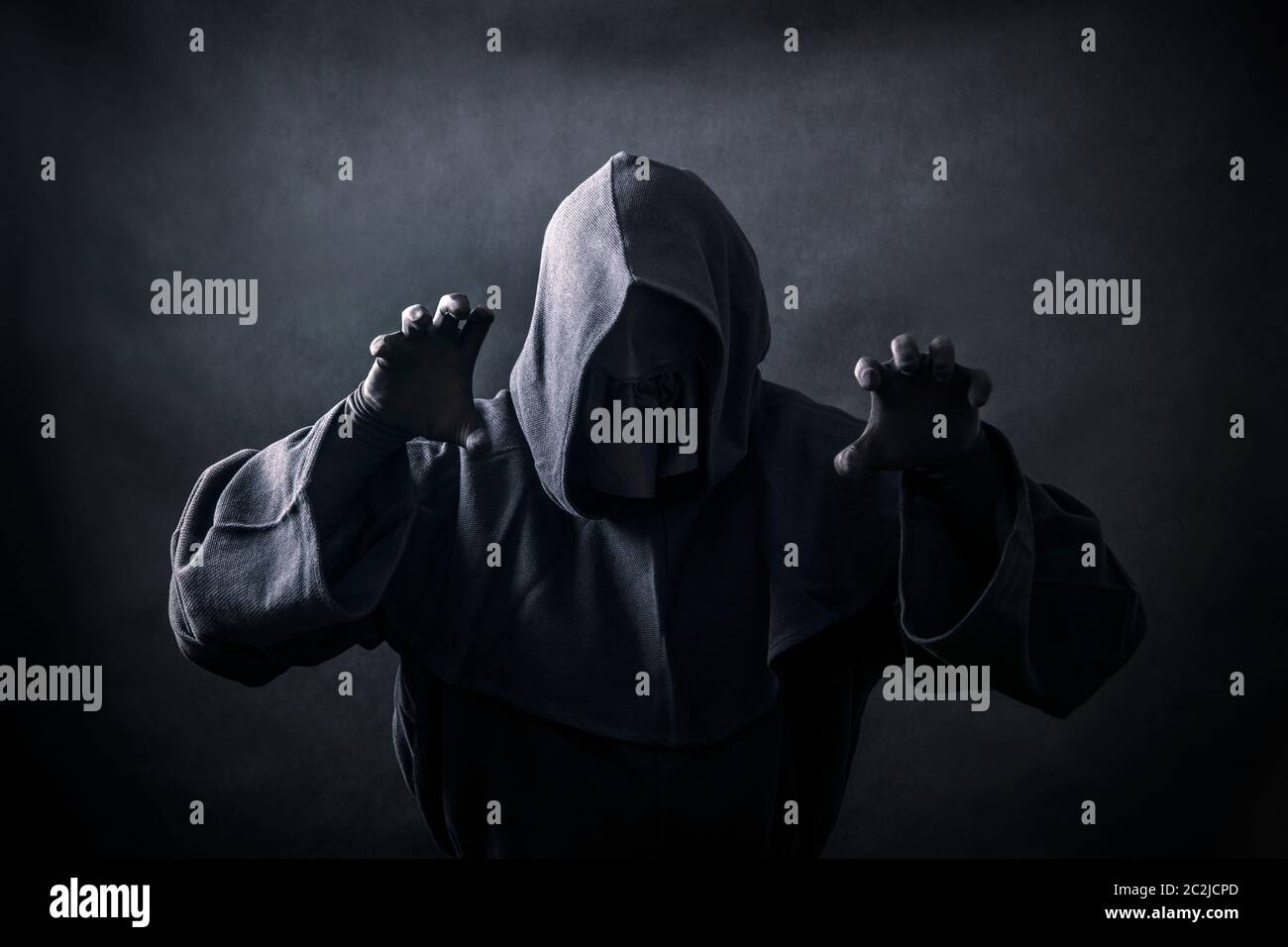 Dark figure hi-res stock photography and images - Alamy