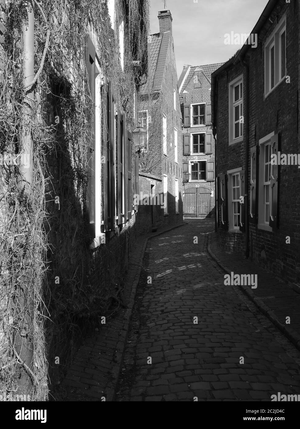 Alley pavement hi-res stock photography and images - Alamy