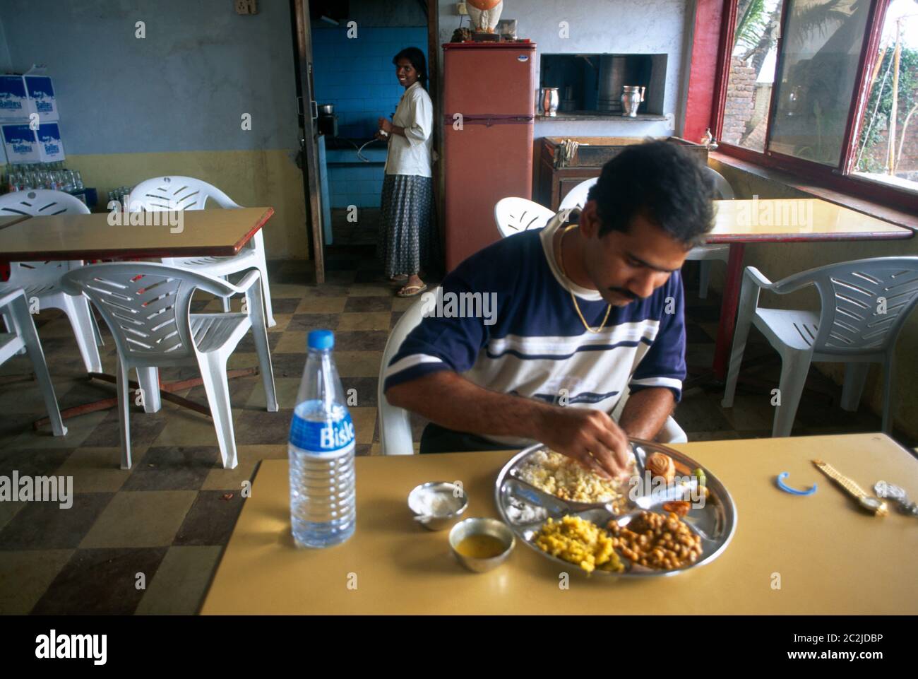 India curry eating man hi-res stock photography and images - Alamy